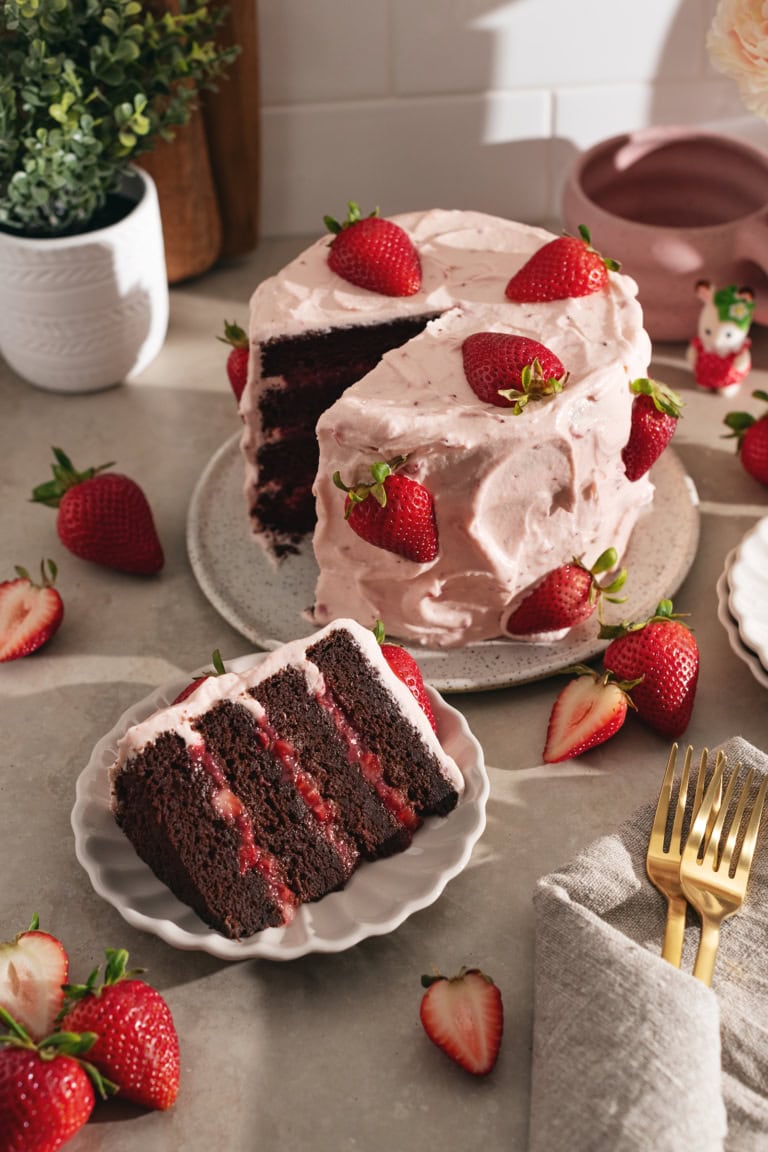 Strawberry Chocolate Cake - Teak & Thyme