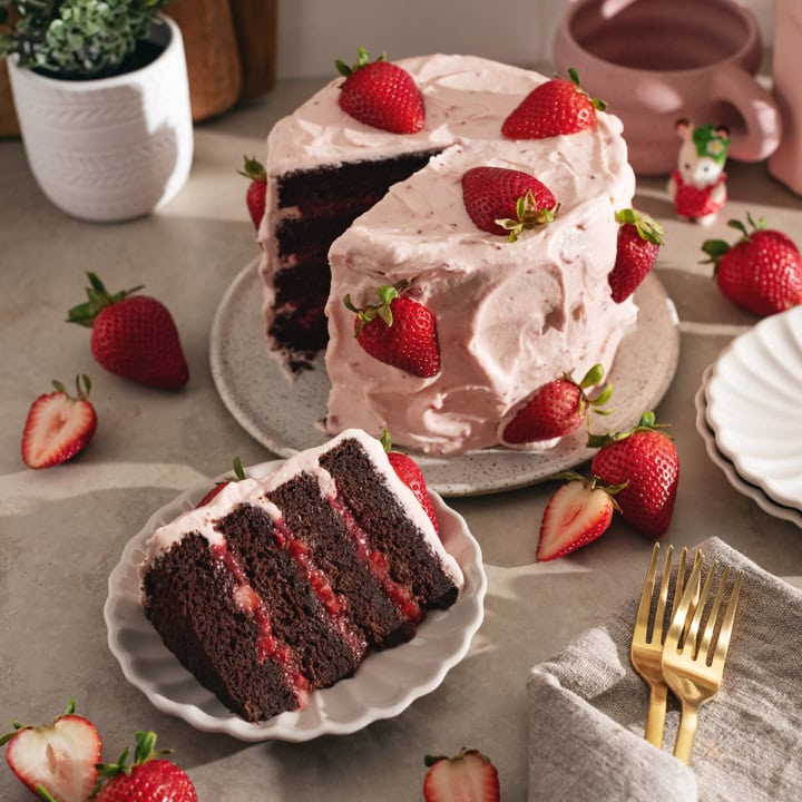 Strawberry Chocolate Cake - Teak & Thyme