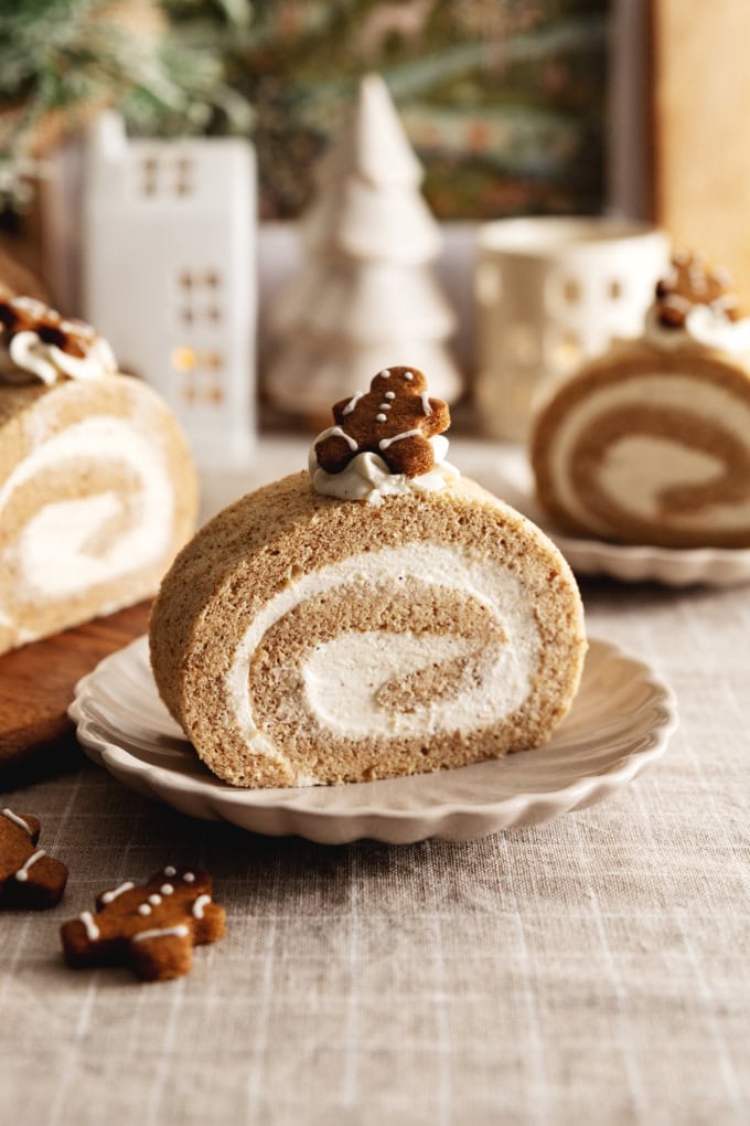 Gingerbread Roll Cake - Teak & Thyme